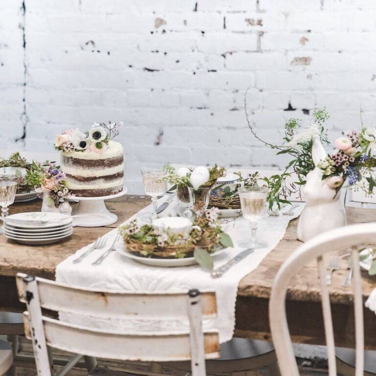 10 Cottage Easter Tablescapes for the Coziest Holiday Weekend ...