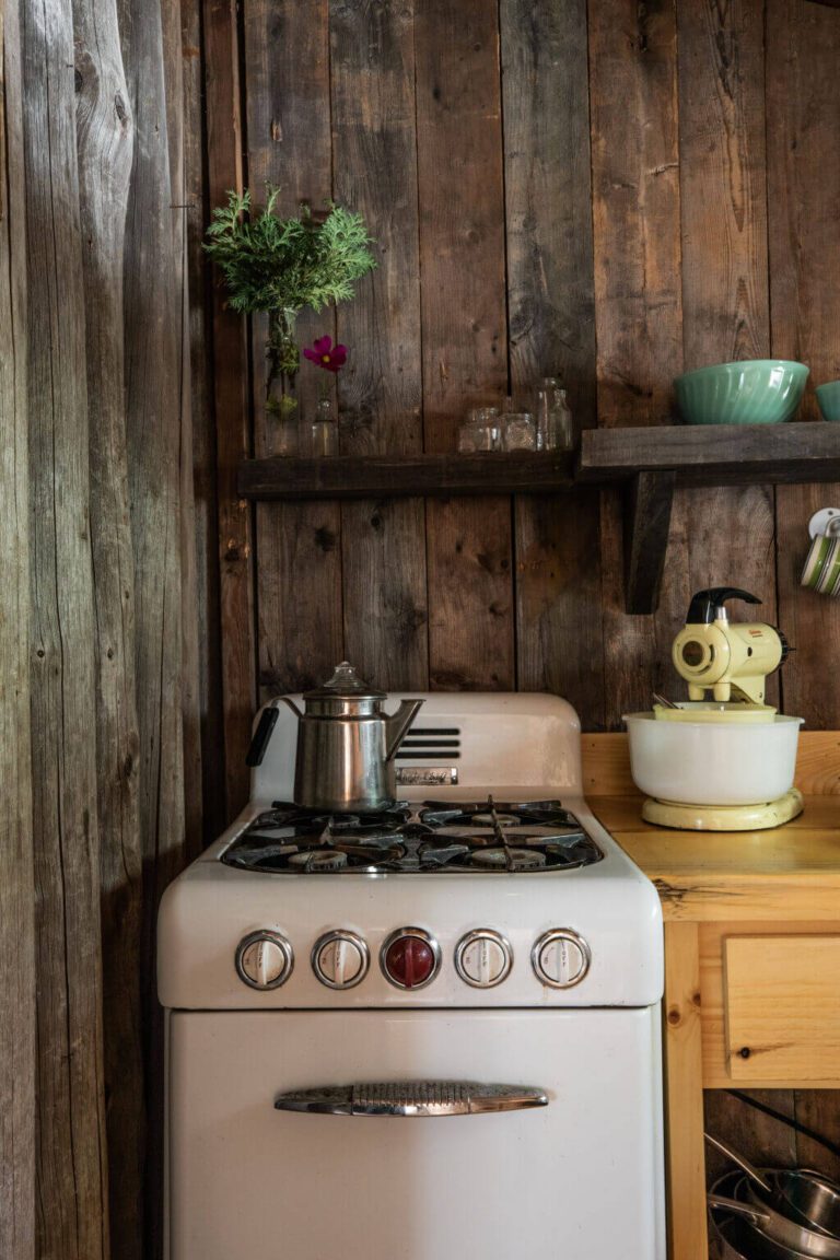 15 Rustic Cabin Kitchen Ideas for Small Kitchens - Romanticizing Rachel