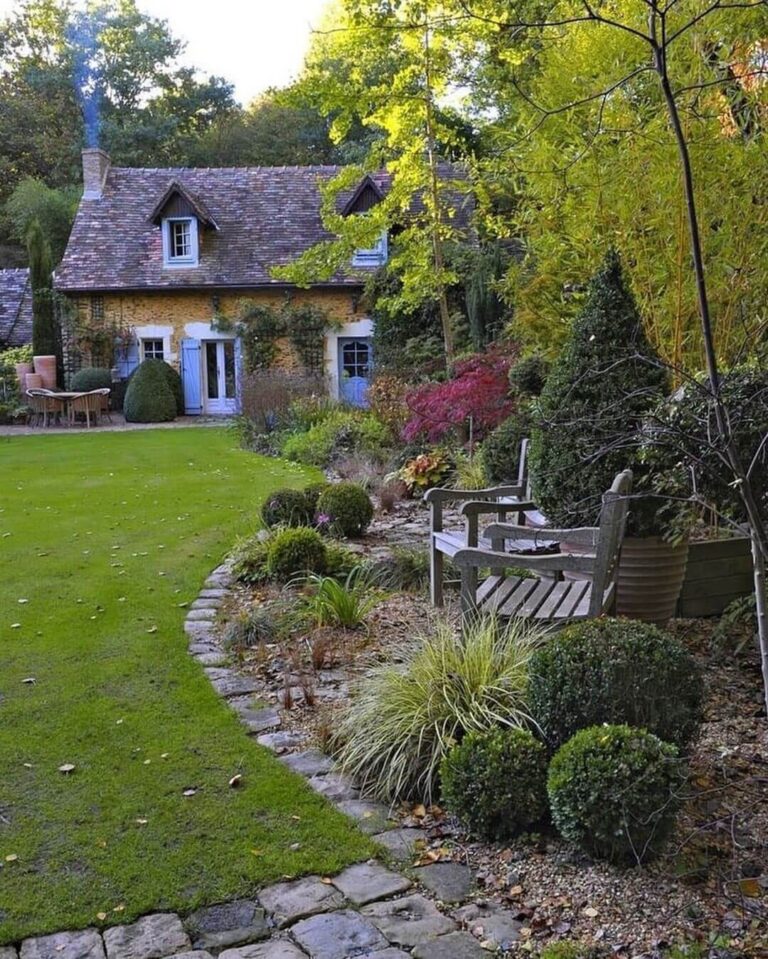 Breathtaking Cottage Garden Inspiration (23 Ideas to Elevate Your ...
