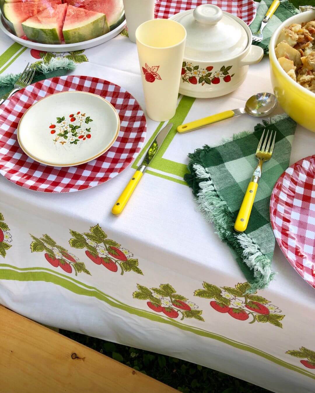 15 Creative BBQ Dinner Party Ideas for a Stunning Backyard Bash ...