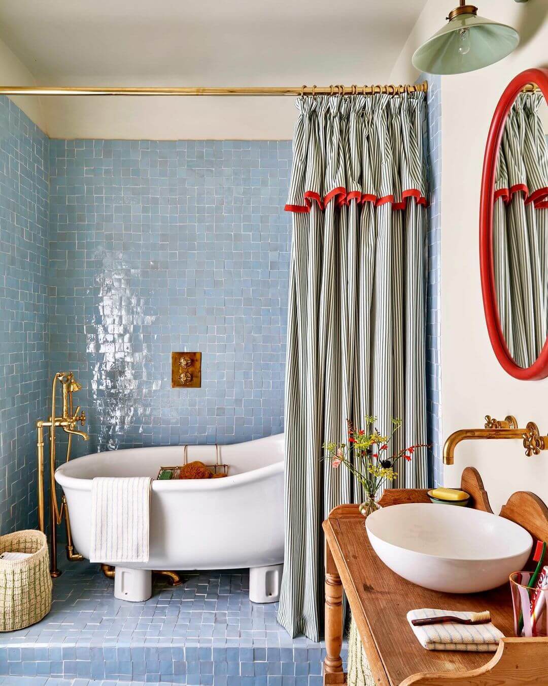 17 Perfect French Cottage Bathroom Ideas for Small Bathrooms ...
