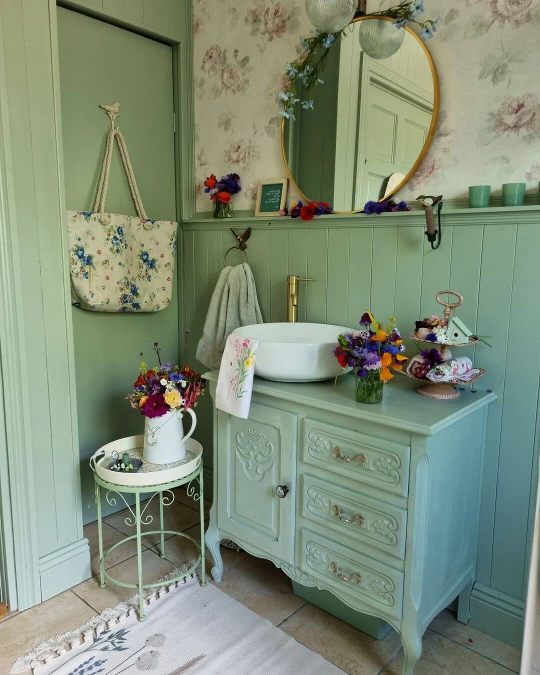 17 Perfect French Cottage Bathroom Ideas for Small Bathrooms ...