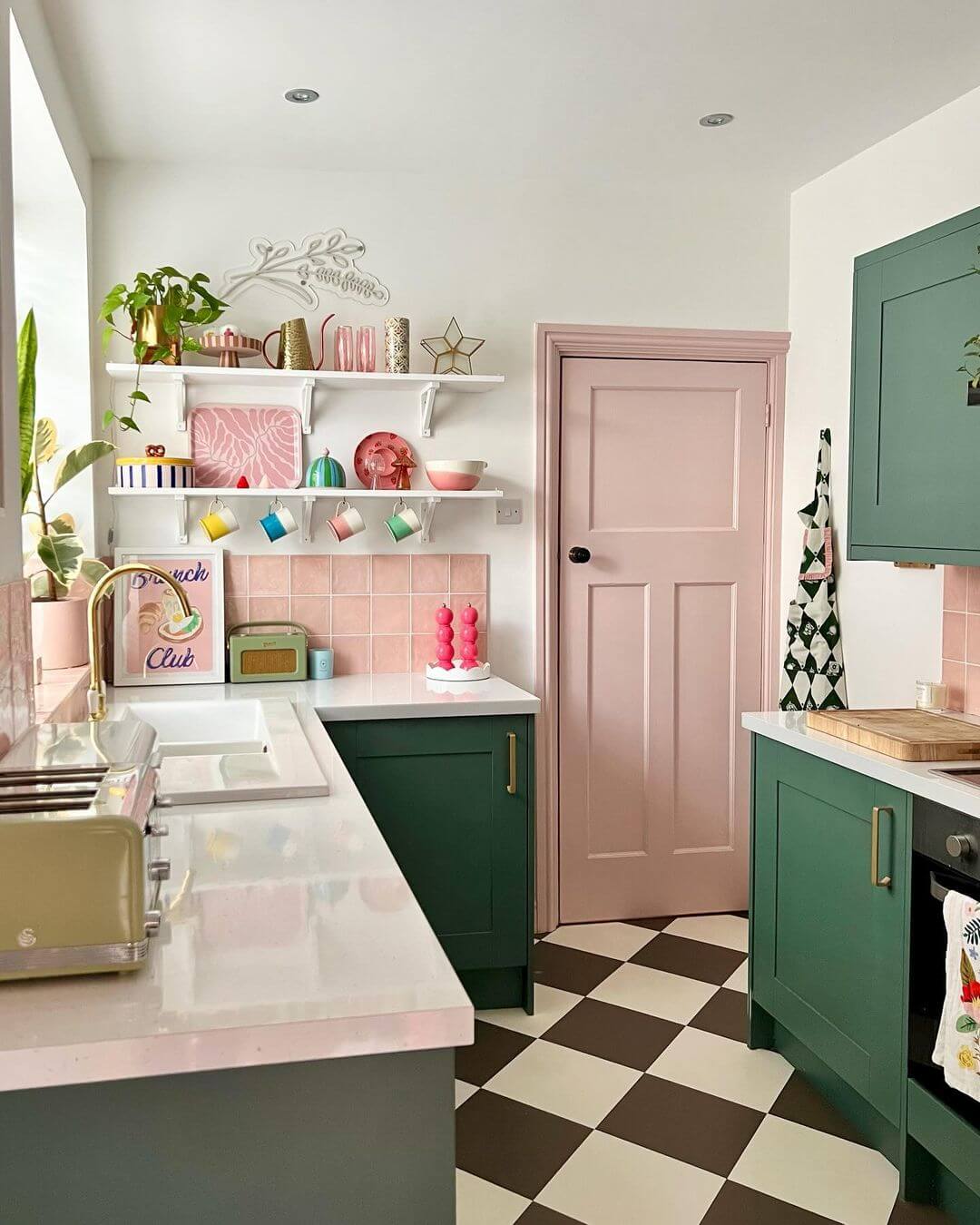 21 Beautiful Summer Kitchen Ideas for Small Kitchens - Romanticizing Rachel