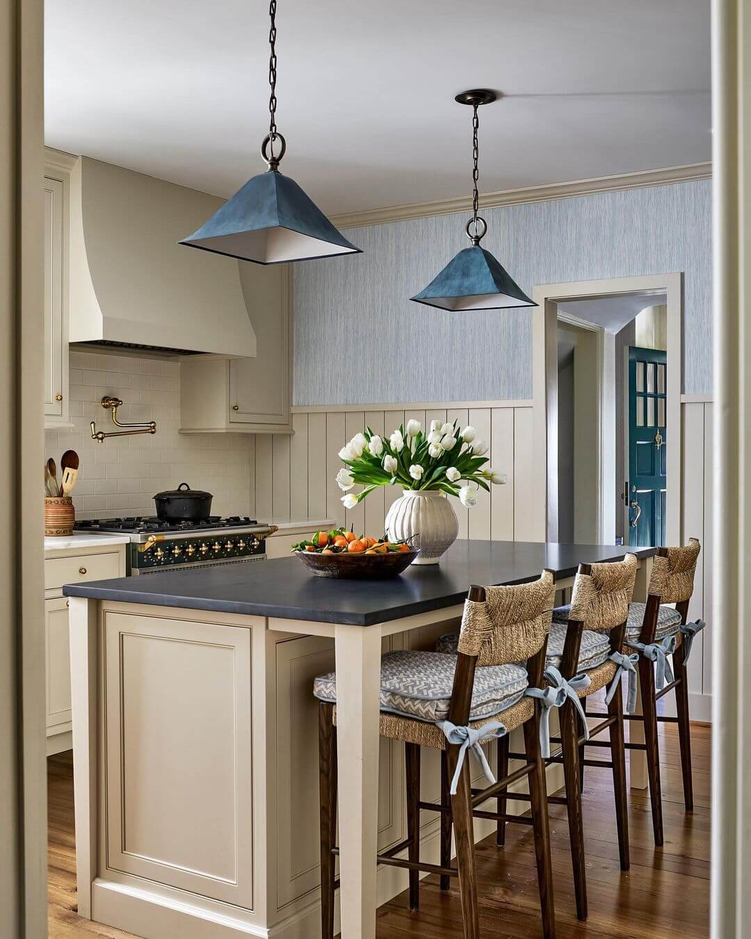 21 Beautiful Summer Kitchen Ideas for Small Kitchens - Romanticizing Rachel
