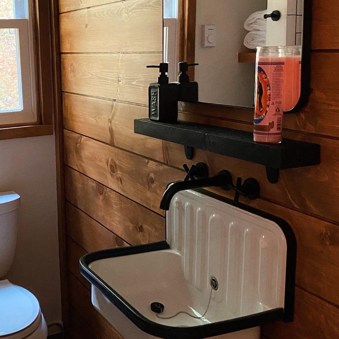 20 Cozy Cabin Bathroom Ideas for Small Bathrooms - Romanticizing Rachel